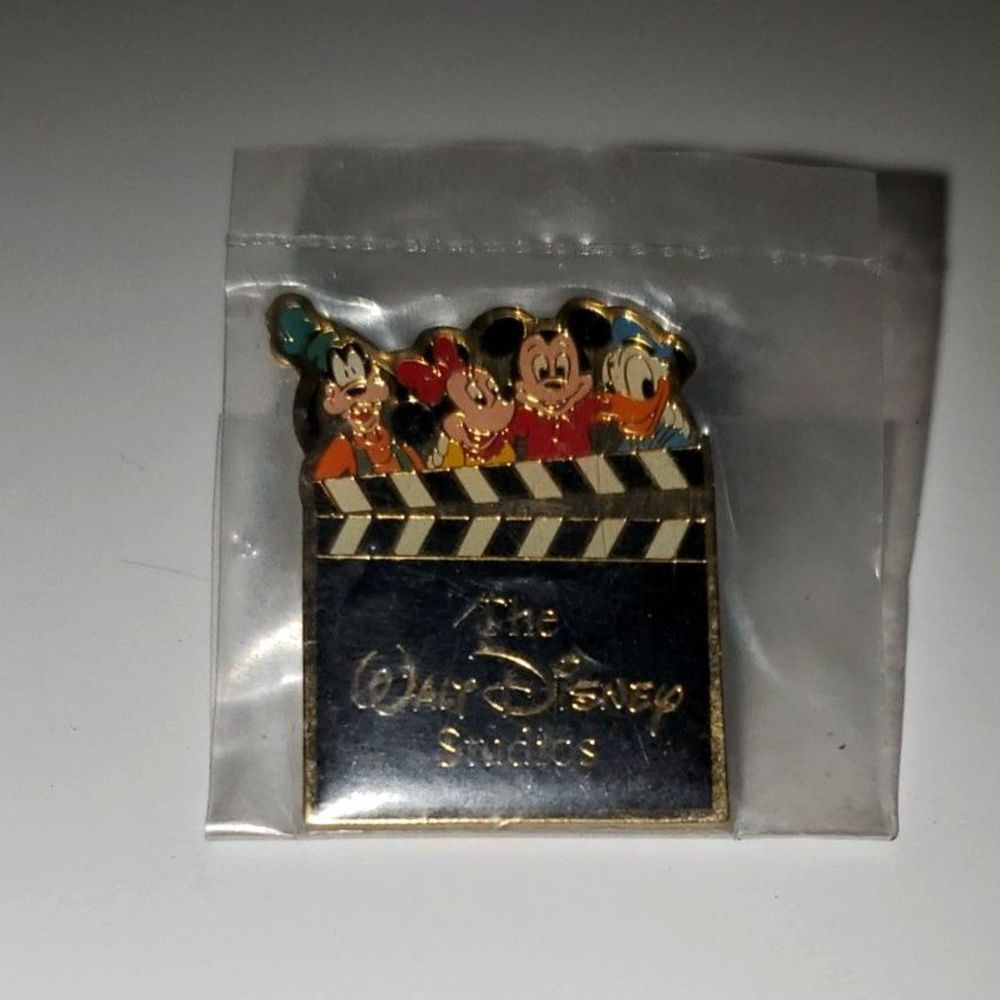 Disney Studios Movie Clapperboard Pin Brooch Mickey M… - Gem